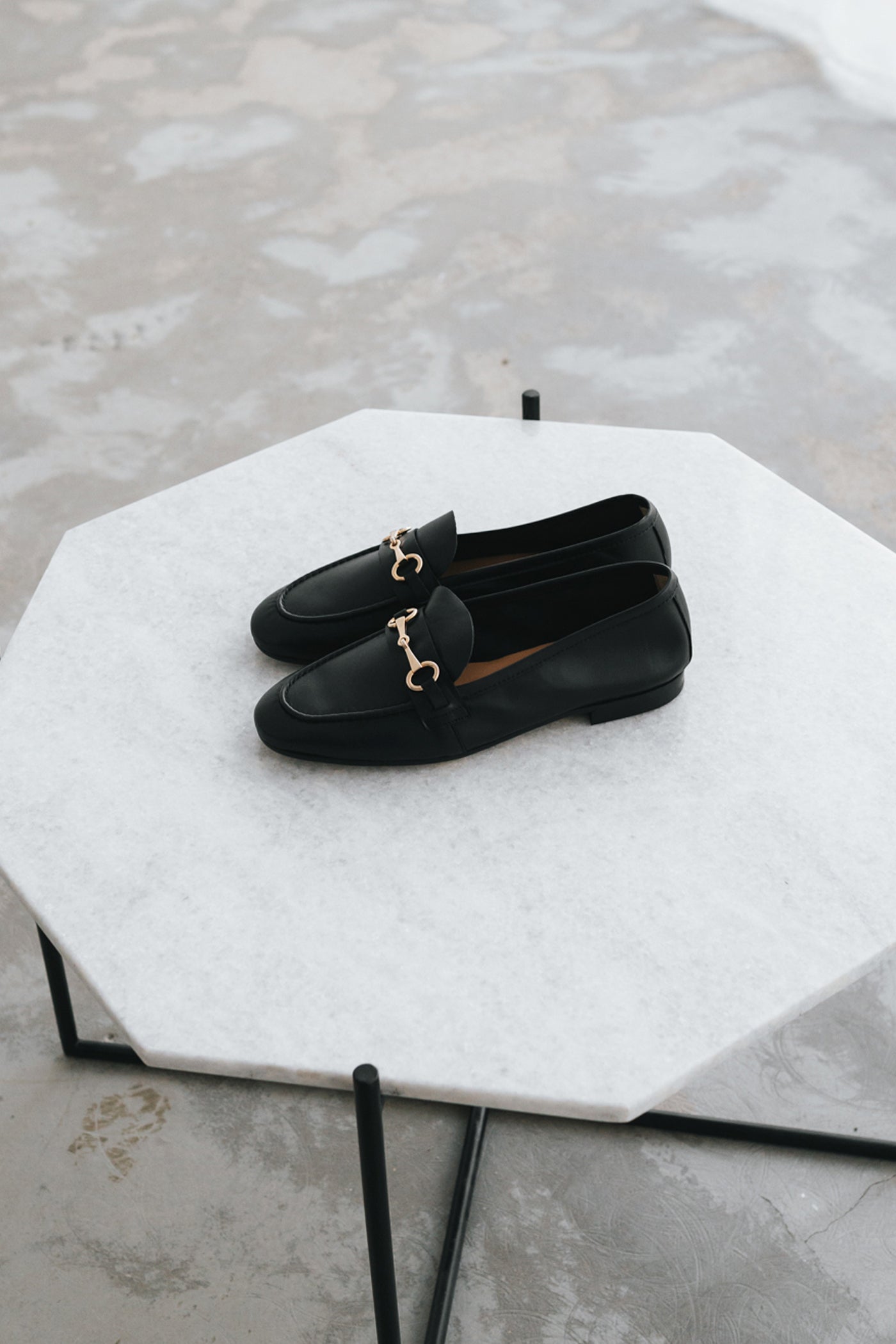 Loafers rasos em pele